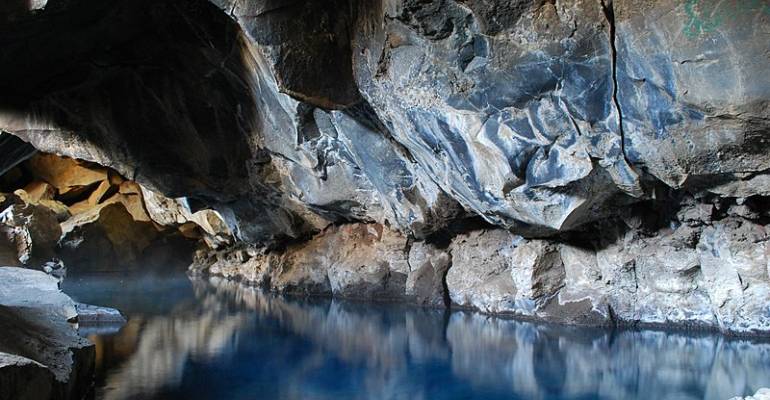 Grotten in IJsland bezoeken | Voigt Travel